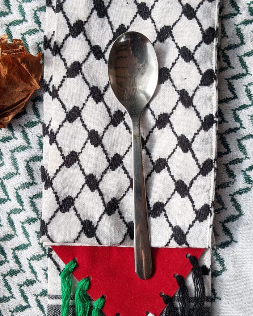 An Unlikely Symbol of Our Revolution? – Kufiya.org