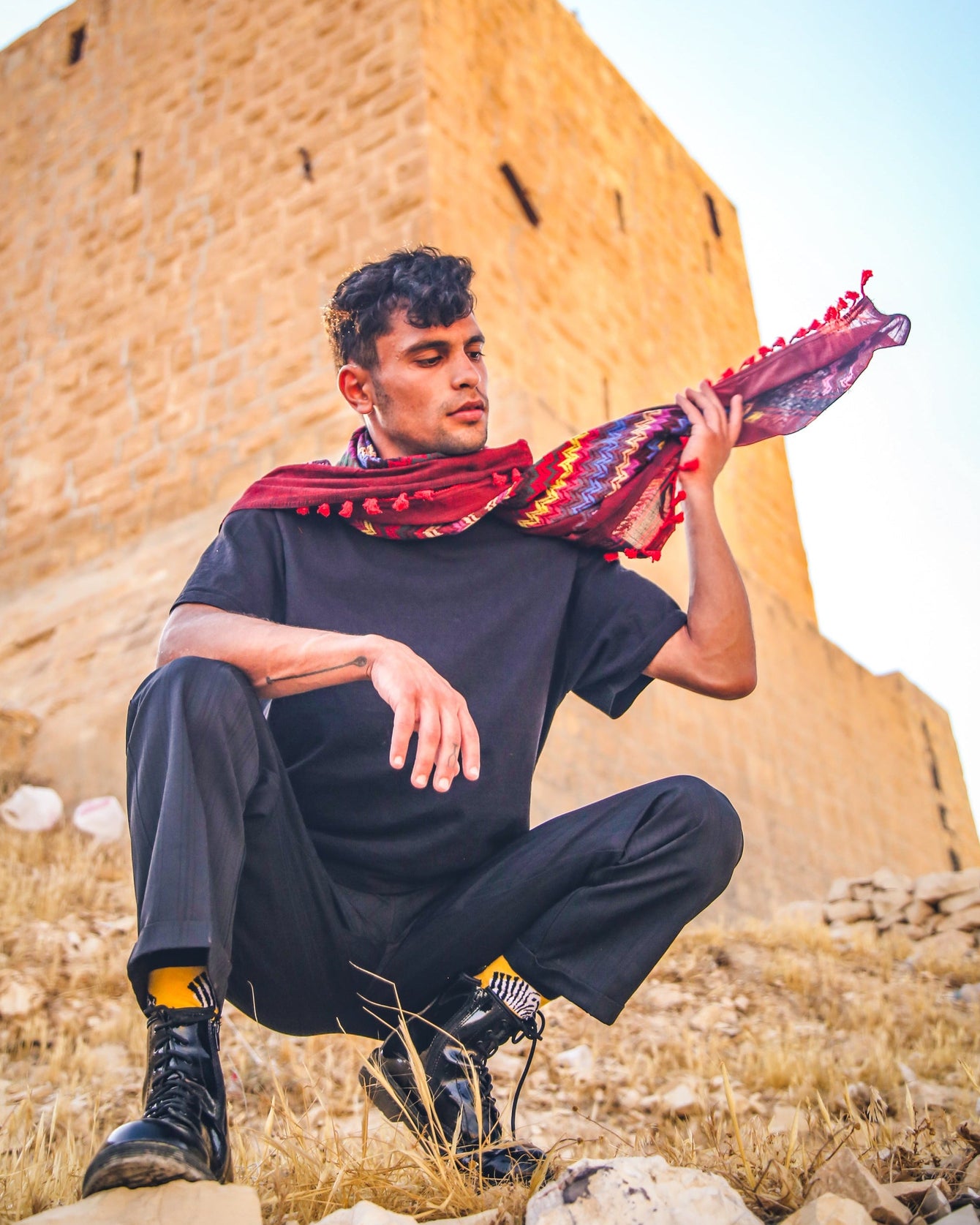 How to Wear the Kufiya, Keffiyeh, Shemagh – Kufiya.org