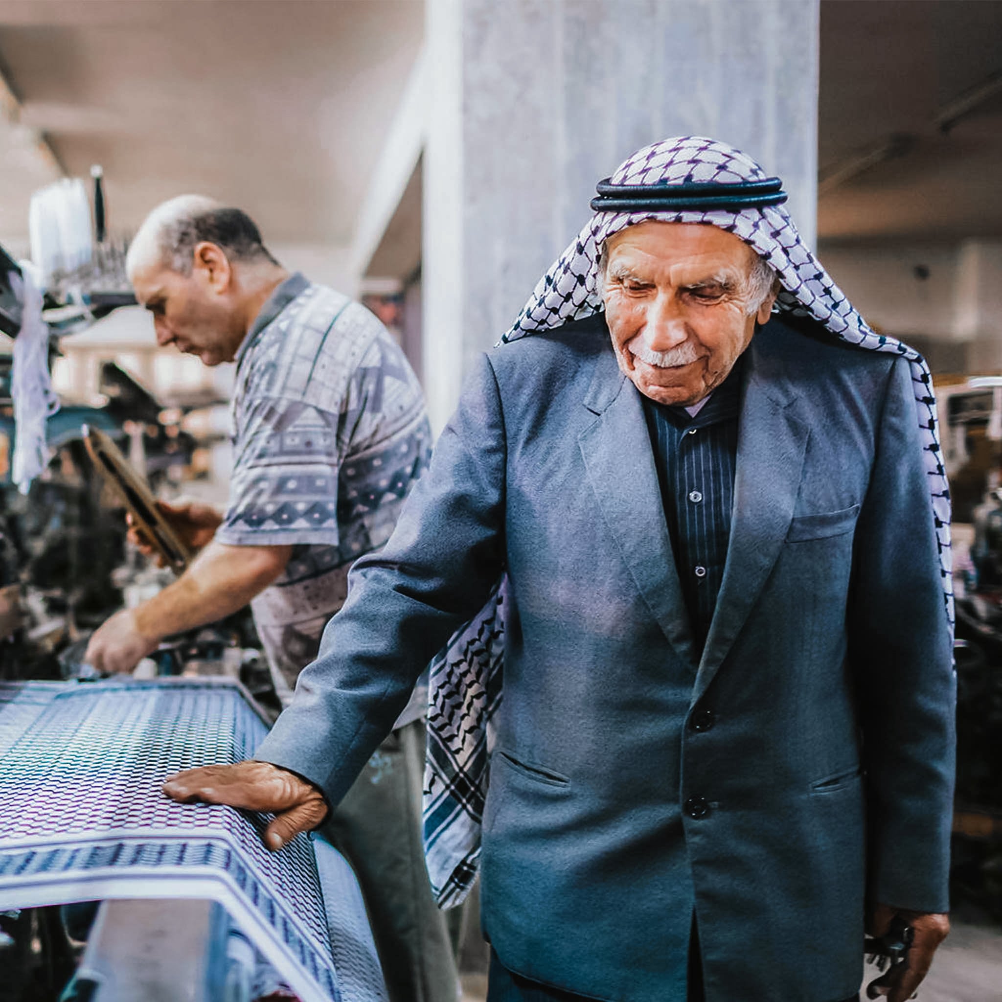 Hirbawi Kufiya: La fábrica original de keffiyeh palestina – Kufiya.org